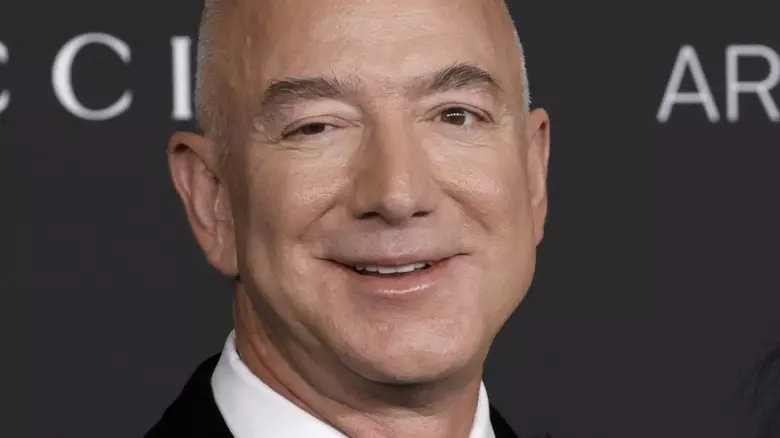 Jeff Bezos glimket