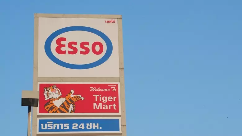 Hổ Esso trên một tấm biển