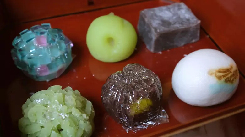 Unha variedade de wagashi, ou repostería tradicional xaponesa