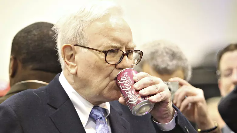 Warren Buffet geriamojo vyšnių kokakolos skardinė