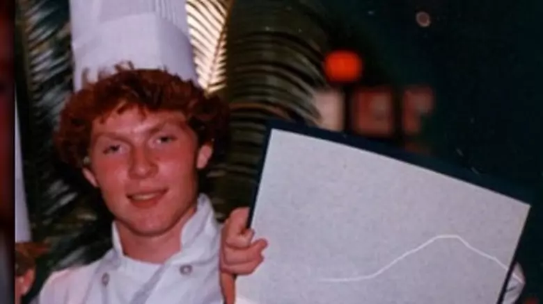 Bobby Flay duns vinte anos con diploma