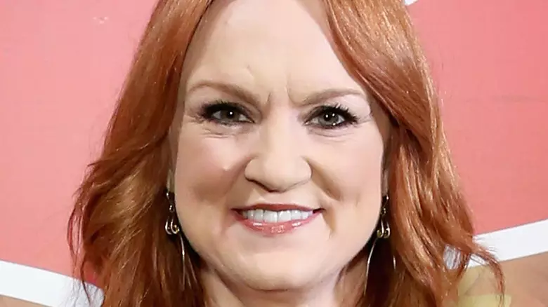 Ree Drummond sonriendo en un evento