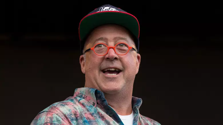 Andrew Zimmern pane yakasviba kumashure