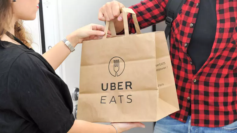 danfoniad Uber Eats