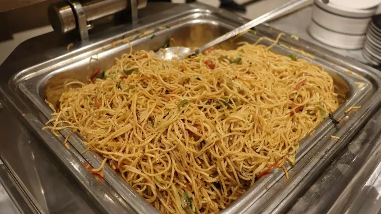 сургуулийн цайны газар chow mein