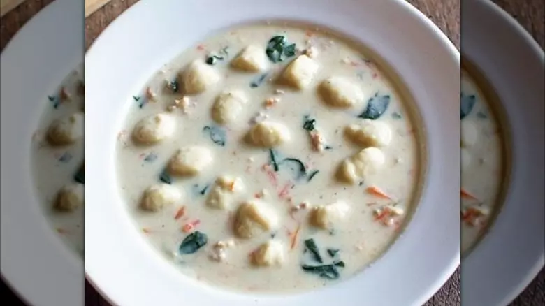 zeytun bağı Toyuq və Gnocchi şorbası