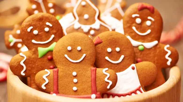 Bir tabak gingerbread gutapjyklary