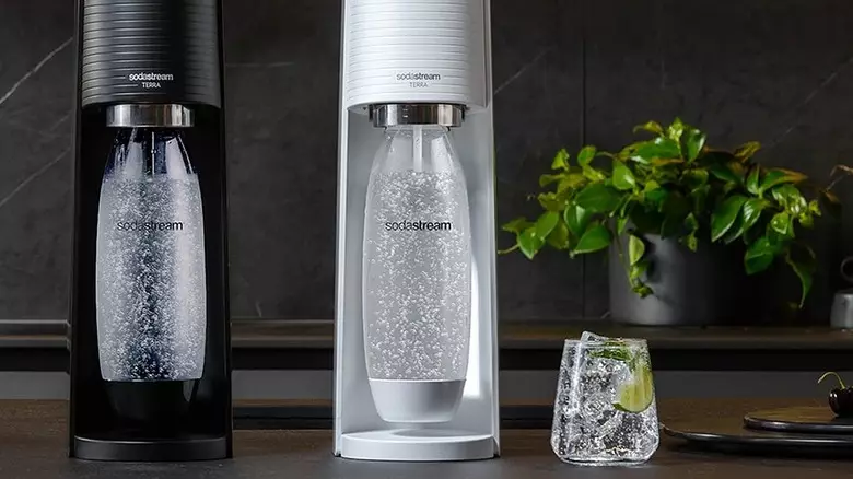 δύο μηχανές SodaStream