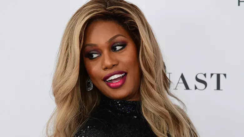 Η Laverne Cox σε εκδήλωση στο κόκκινο χαλί