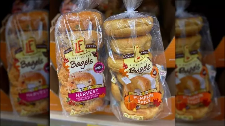 स्पष्ट पॅकेजिंगमध्ये Aldi bagels