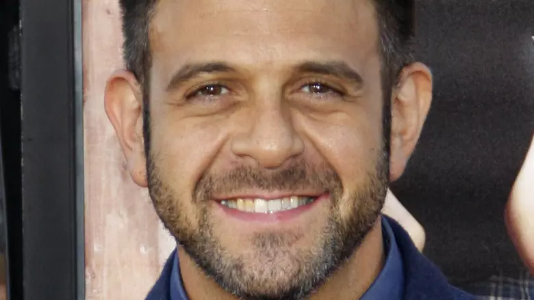 Adam Richman se smiješi u krupnom planu