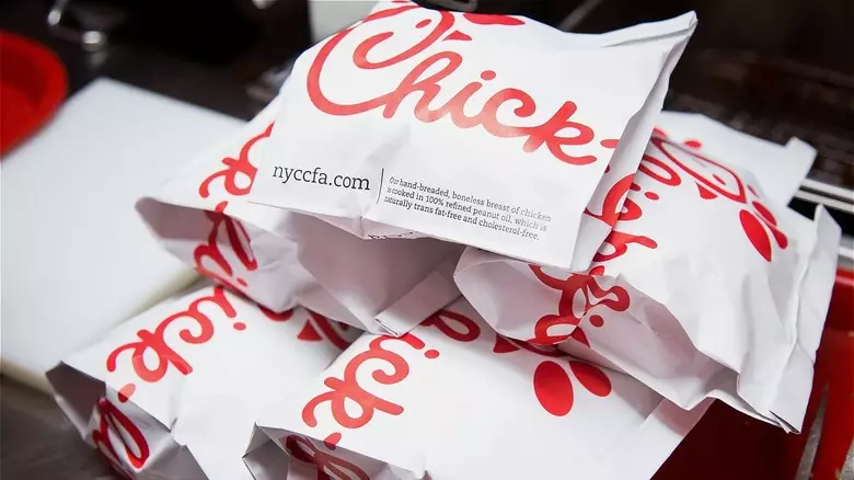 Paketlenmiş Chick-fil-A sandviçleri