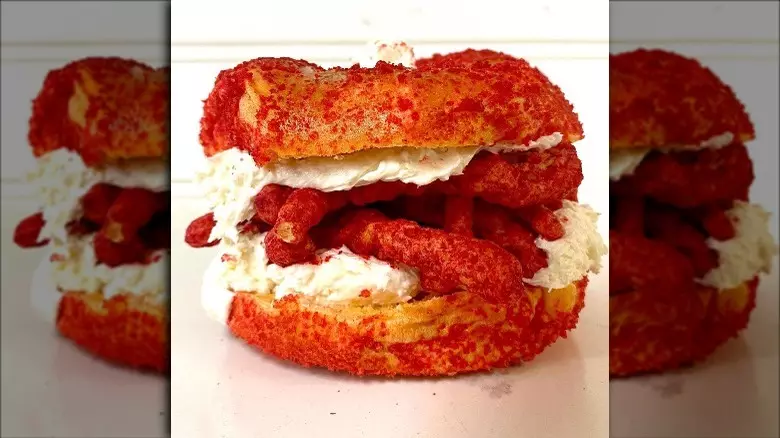 The Bagel Nook's Overloaded Cheetos Flamin' Hot Bagel-ի մոտիկից