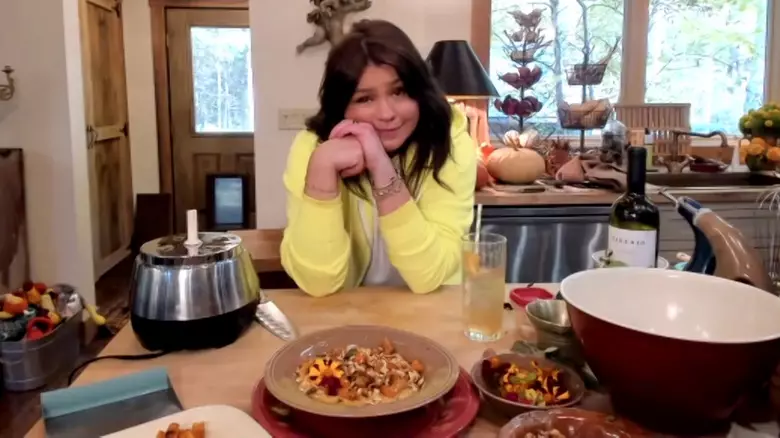 Rachael Ray yn recordio gartref