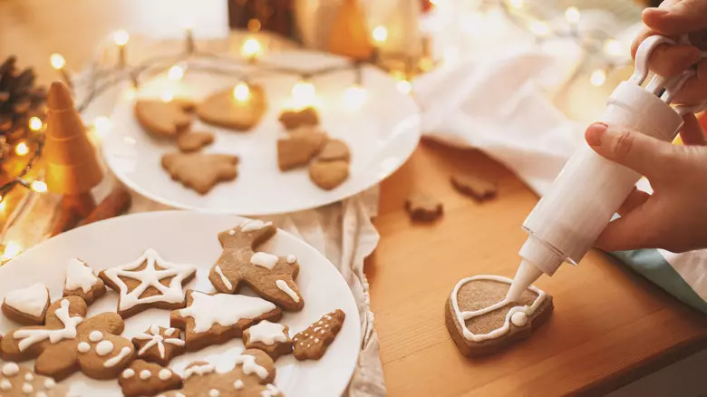 Tiżjin tal-cookies tal-ġinġer