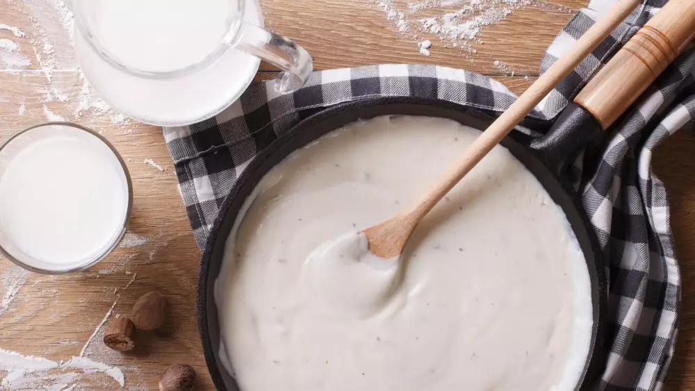 A salsa bechamel foi creada por Marie-Antoine Carême