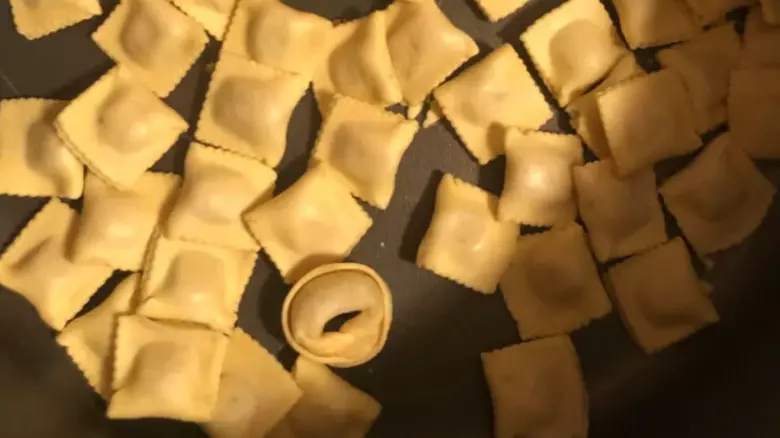 ราวีโอลี่หนึ่งหม้อ tortellini