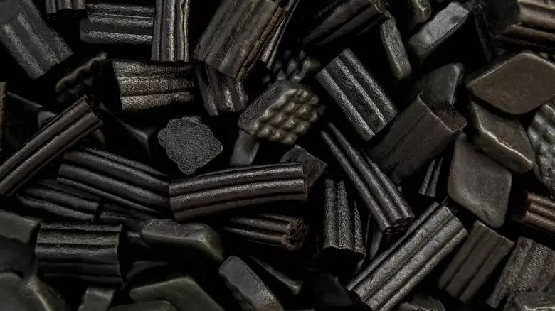 تمام گهڻو اڇو licorice