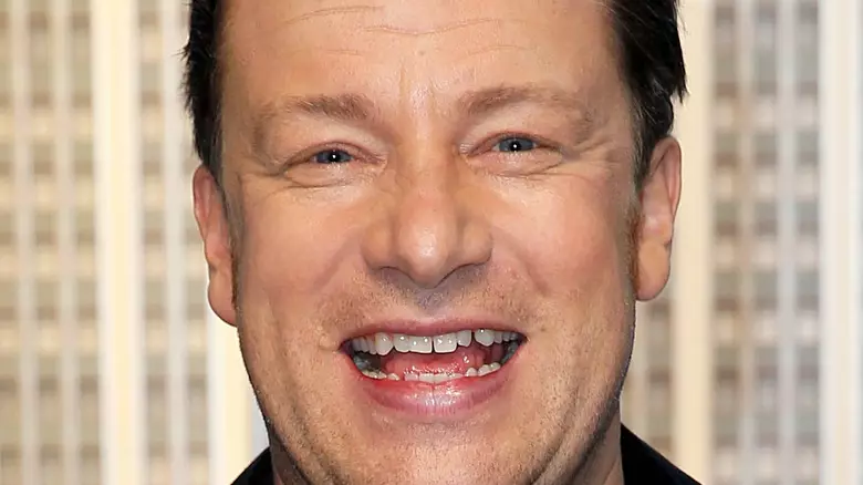 Le célèbre chef Jamie Oliver souriant