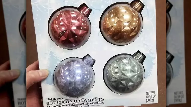 Пакет Hot Cocoa Ornaments ад Trader Joe's