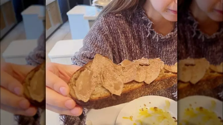 Toast cu trufe albe a Martha Stewart