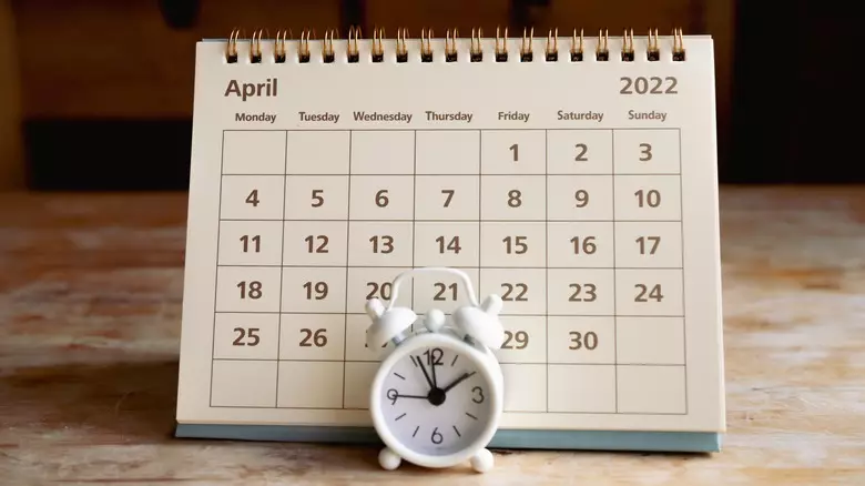 Un calendario de abril de 2022, cando debería volver a Pizza Mexicana