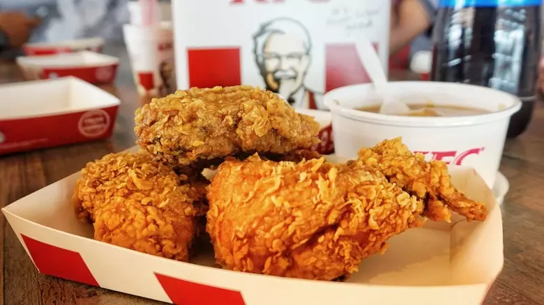 Polo KFC e puré de patacas
