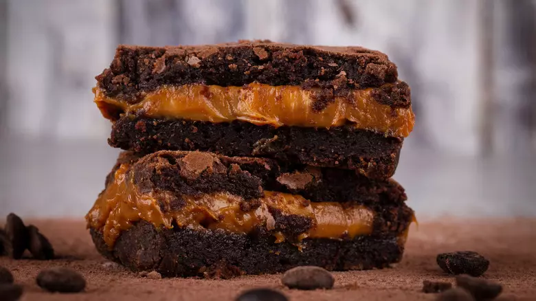 I-caramel brownies