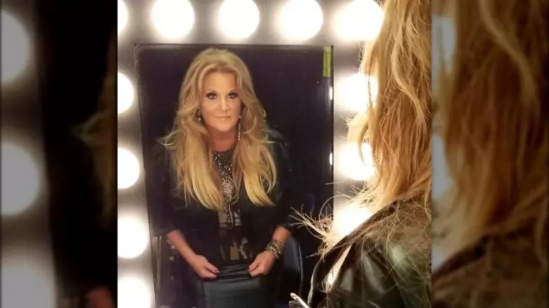 Trisha Yearwood katon glam