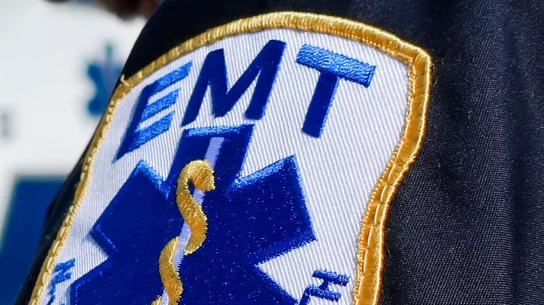 EMT patch sa navy blue na uniporme