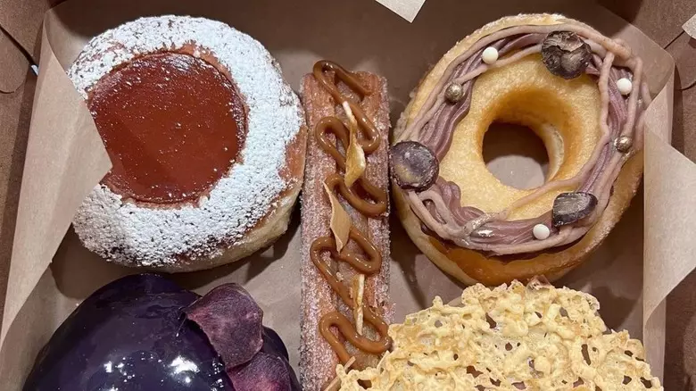 Kora's Filipino Bakery's donuts i totonu o se pusa lanu enaena
