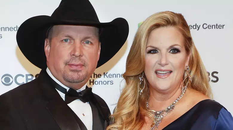 Trisha Yearwood və Garth Brooks yaxından