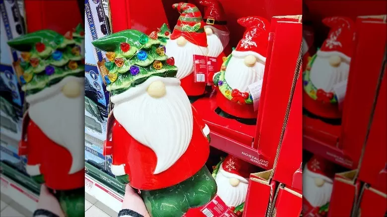 Usa ka holiday gnome gikan ni Aldi