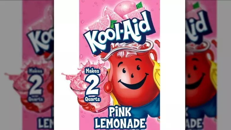 Përzierje e pijeve me limonadë rozë Kool-Aid