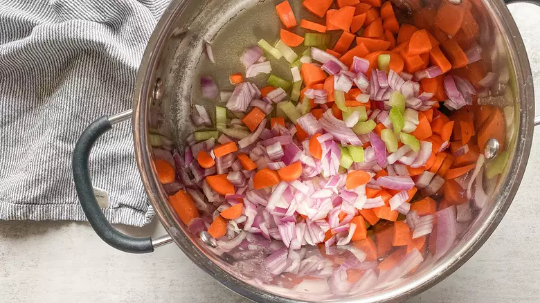 karoti, hanyanisi, celery muhari