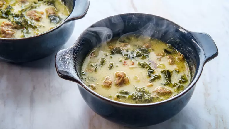 Mangkuk mengukus Zuppa Toscana