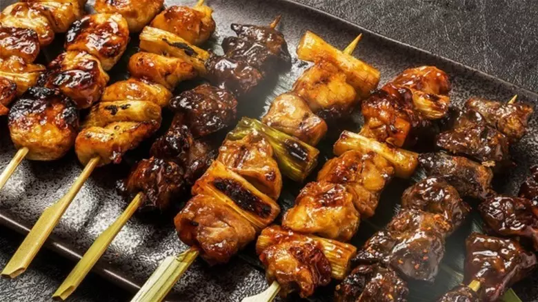 Li-skewers tse fapaneng tsa barbecue