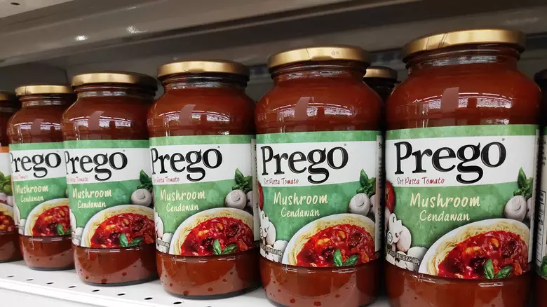 salsa de pasta prego en estante