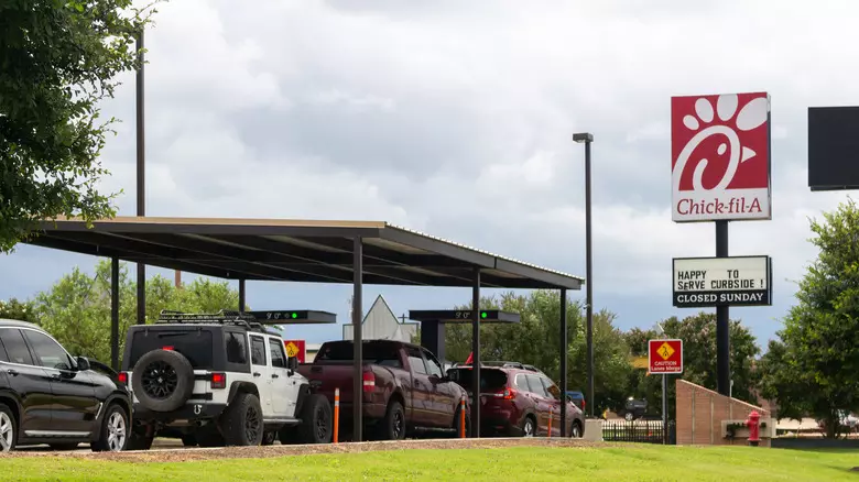 Chick-fil-A drive thru line