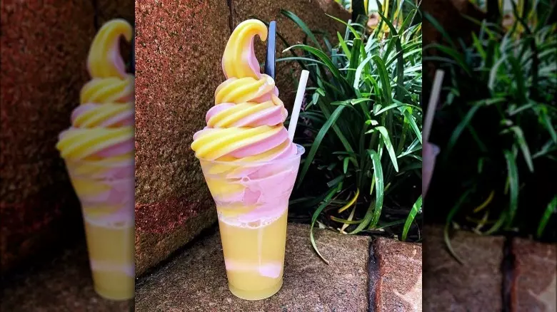 ananas hallon swirl flyta från Aloha gången i det magiska riket på Disney World