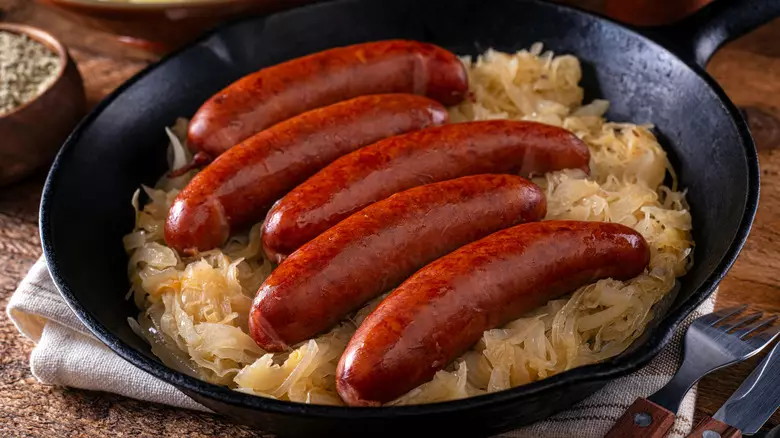 boroso le sauerkraut ka skillet