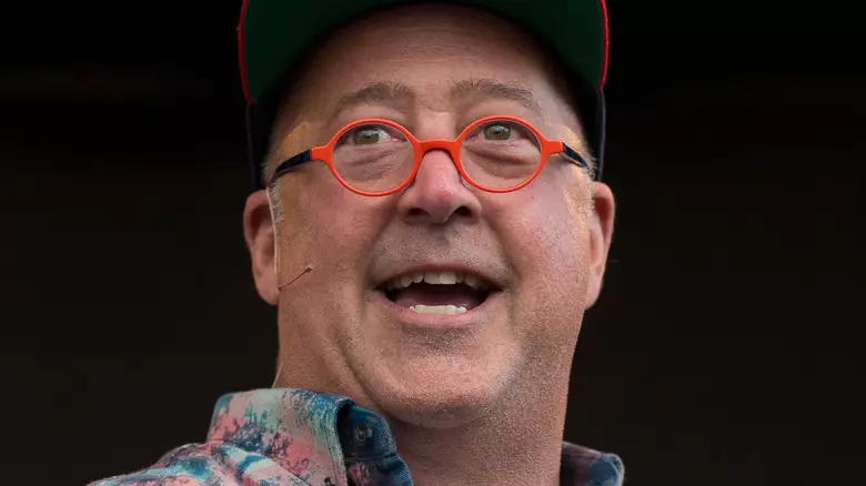 Primer plano de Andrew Zimmern