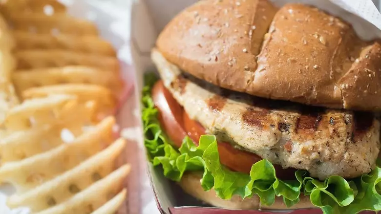 Chick-fil-Usa ka Chargrilled Chicken Sandwich