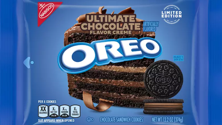 Oreo Ultimate Chocolate -keksipaketti