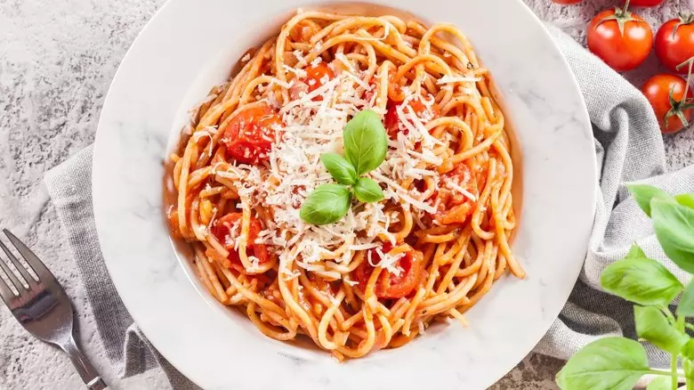 Piring spageti bolognese