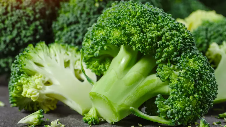 Vad du bör göra om du hittar mögel på din broccoli 3252_1