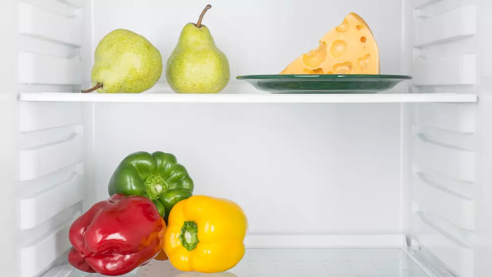 vaisiai ir daržovės šaldytuve