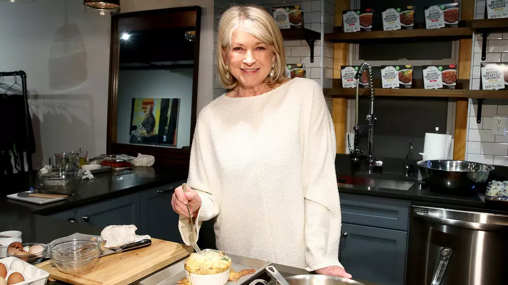 Martha Stewart eldar í eldhúsinu