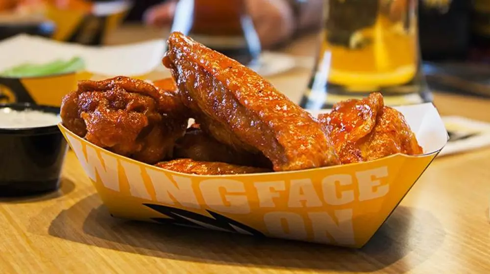 Msuzi wakutchire wa Buffalo Wild Wings wochokera ku Buffalo Wild Wings