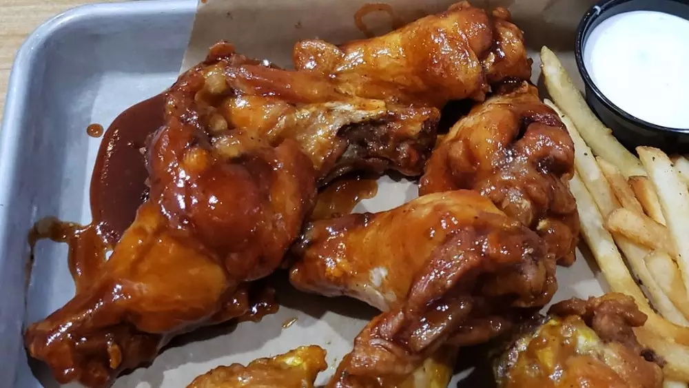 Honey BBQ Mapiko ochokera ku Buffalo Wild Wings